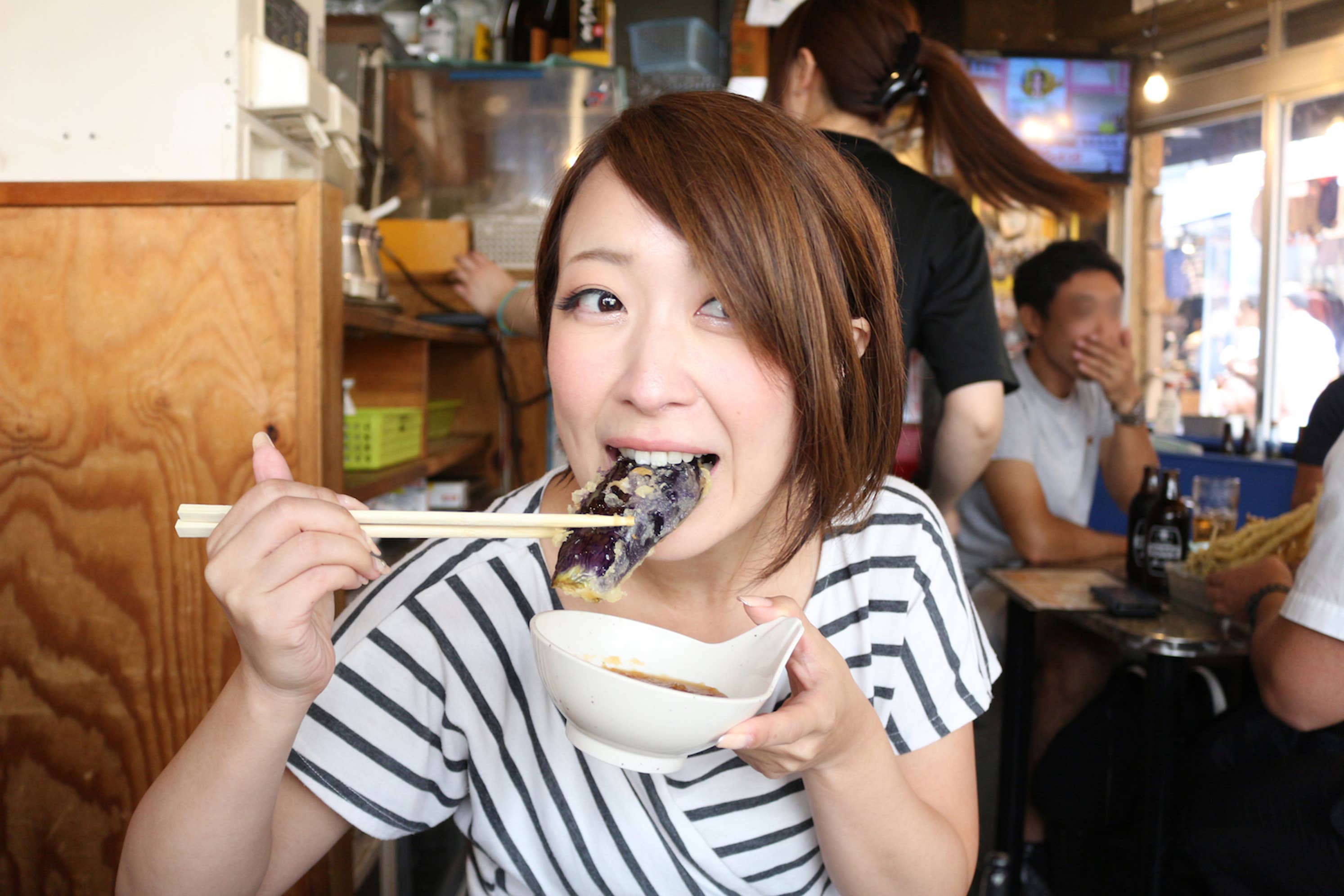 どうして平日の昼間からお酒が飲めるの?その謎を解くために上野で突撃インタビューしてきた Rettyグルメニュース